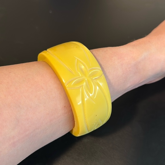 Jewelry | Vintage Plastic Bangle Bracelet Yellow Floral Carved Retro ...